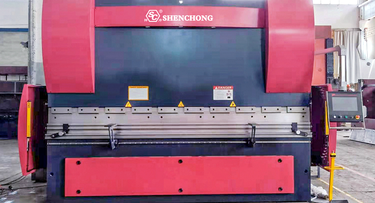 Canda CNC Press Brake 300T 4000MM 4+1 Axis - SC Machinery